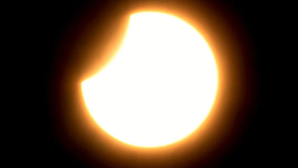 Total solar eclipse 2023: Rare event seen in Australia - BBC Newsround