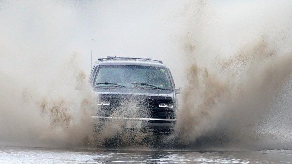How not to soak pedestrians - and other wet weather driving tips - BBC News