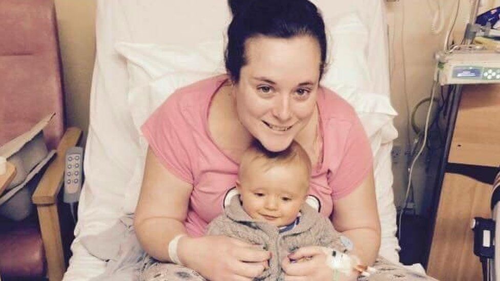 Ipswich mother wins six-figure payout after cancer missed - BBC News