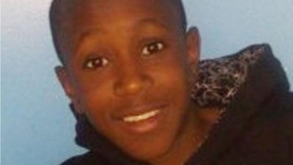 'Gang violence affected my mental health' - BBC News