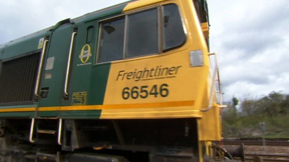 New low-carbon freight train runs from Southampton to Scotland - BBC News