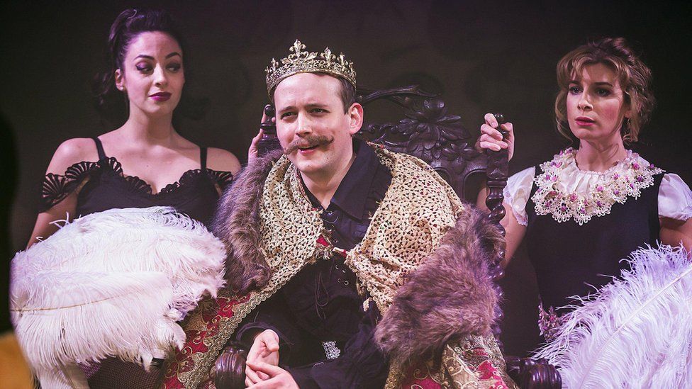 Tua’r Gorllewin! Cymry yn sioeau cerdd y West End - BBC Cymru Fyw