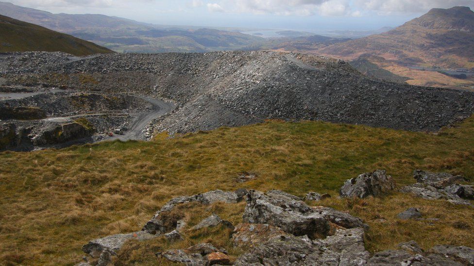 Darganfod mynydd newydd ‘unigryw’ mewn chwarel yn Eryri - BBC Cymru Fyw