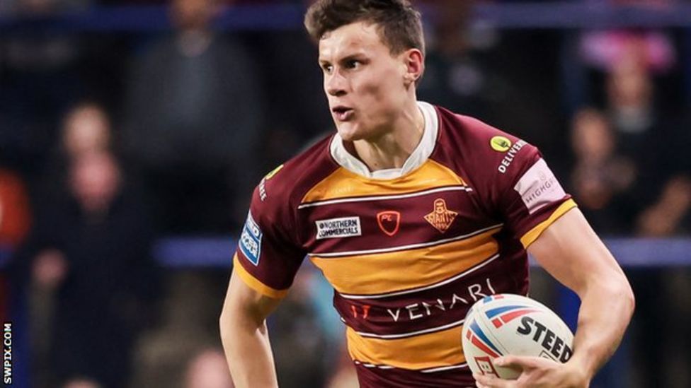 Innes Senior: Huddersfield Giants outside back extends deal until 2024 ...