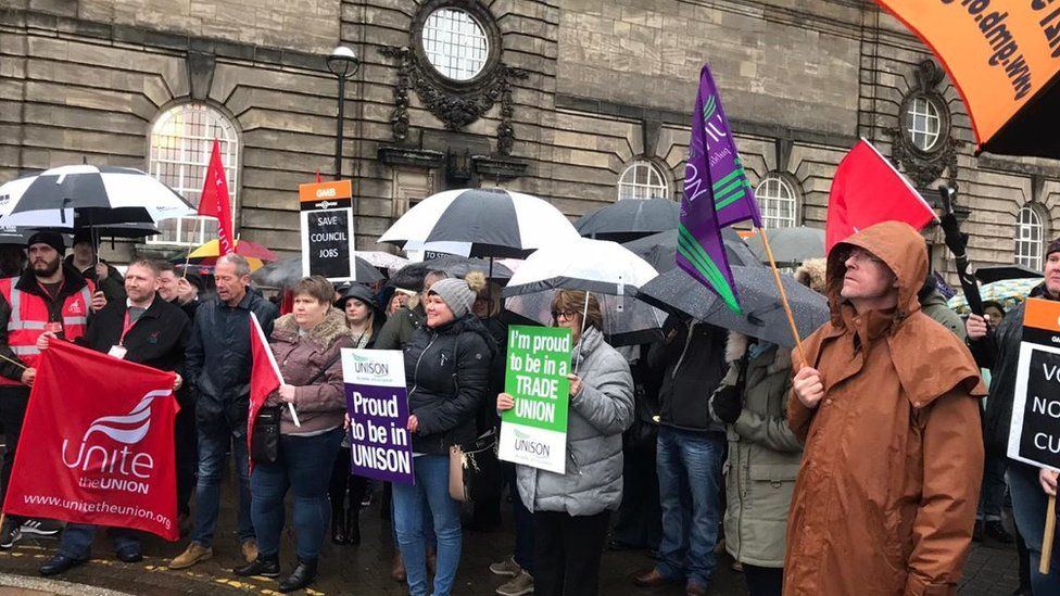 Stoke-on-Trent protests over pay cuts for 1,000 council workers - BBC News