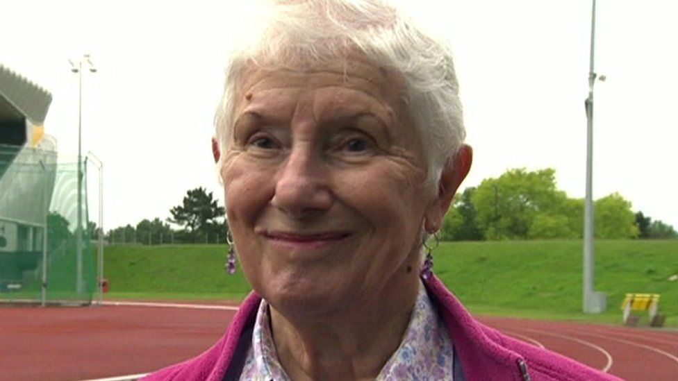 Record-breaker Diane Leather laid to rest in Cornwall - BBC News