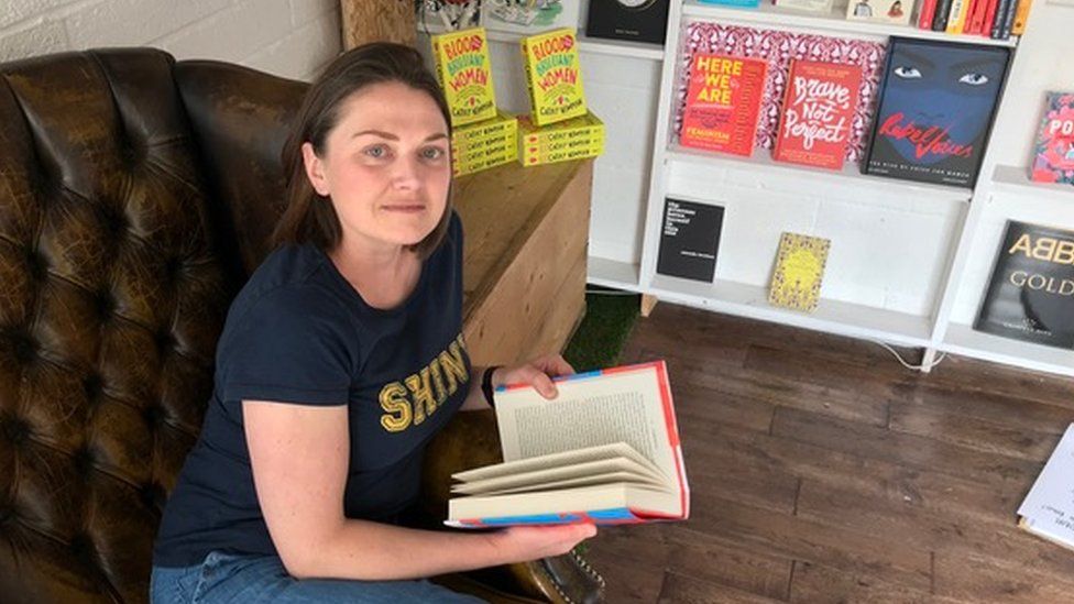 Bedford independent shops unite to stop town's 'freefall' - BBC News