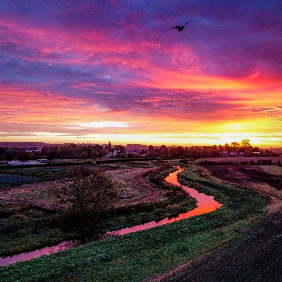 Spectacular sunrises snapped over East Midlands - BBC News