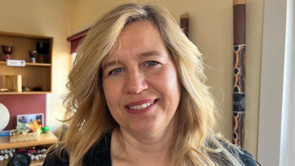 Luton nursery school recognised for mental health education - BBC News