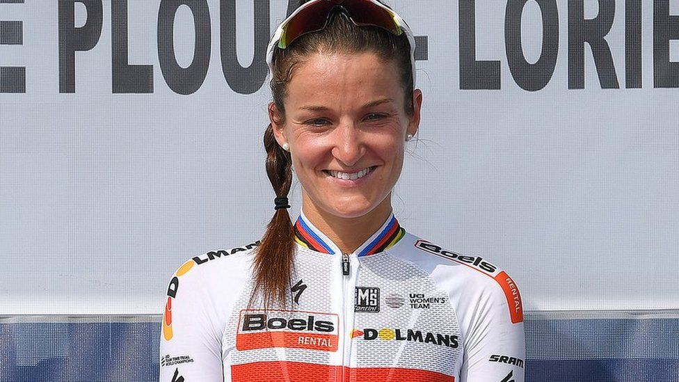 Lizzie Deignan announces daughter's birth on Twitter - BBC News