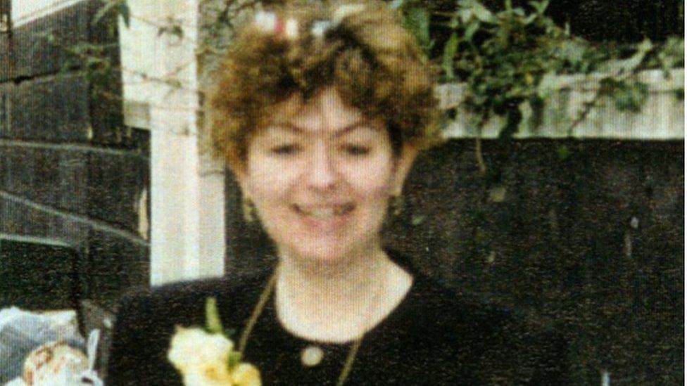 Deborah Steel: Landlady disappearance a '20-year burden' - BBC News