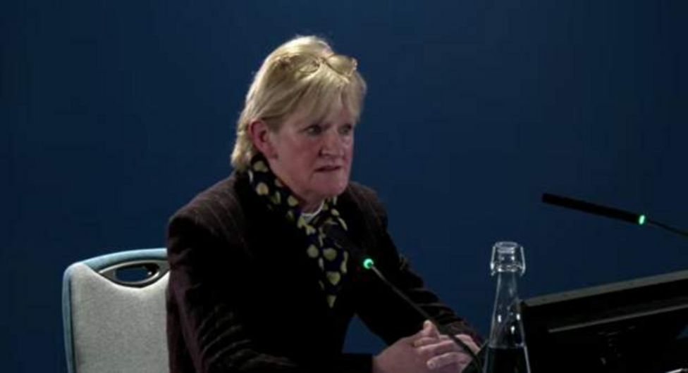 Covid: Llywodraeth Cymru 'wedi'u dal gyda'u trowsus i lawr' - BBC Cymru Fyw