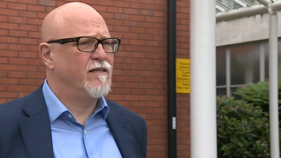 Coronavirus: Hospital cleaner dies after contracting Covid-19 - BBC News