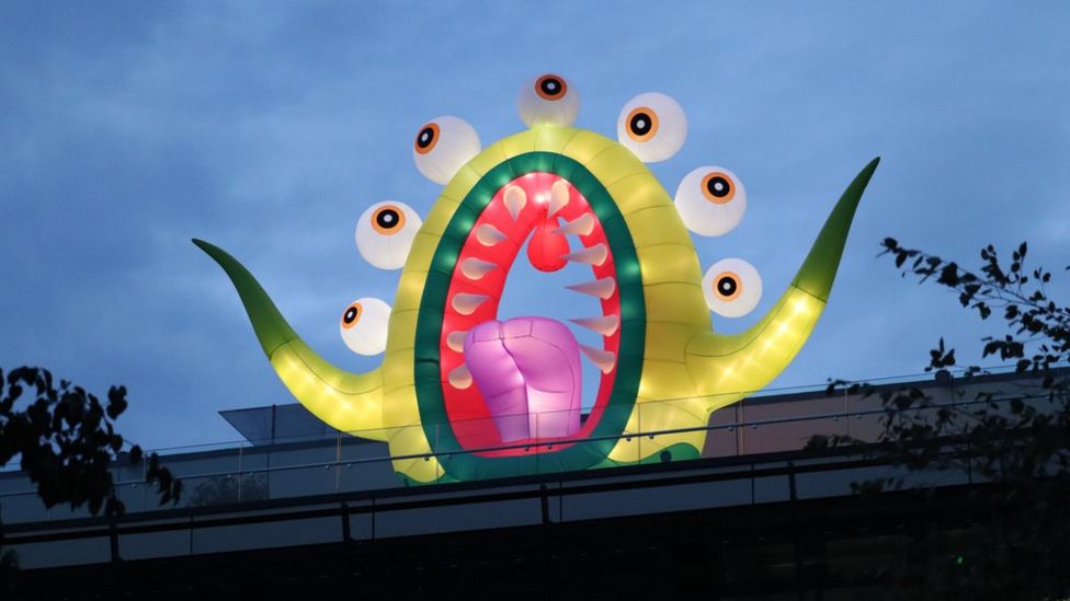 Giant inflatable monsters take over Lincoln for Halloween - BBC News