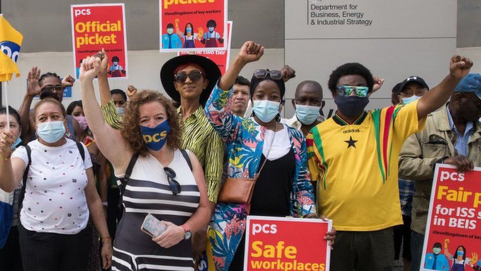 100,000 civil servants to strike on 1 February - BBC News