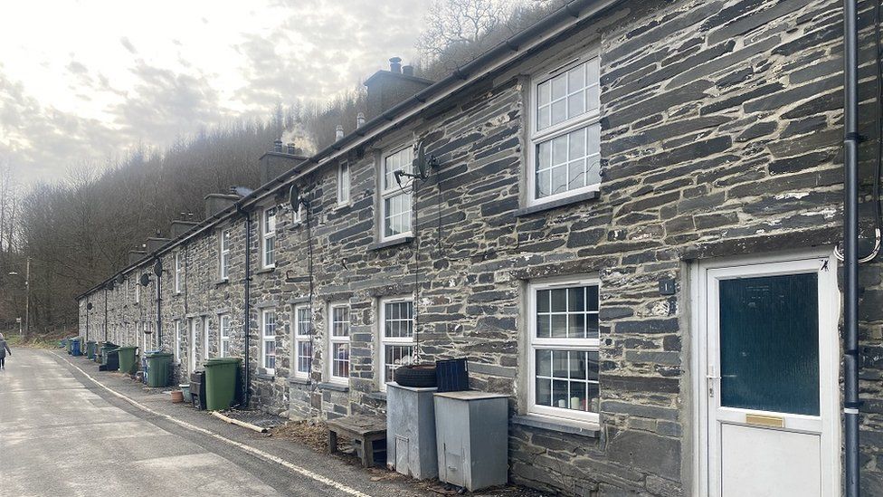 Cynnydd uchaf erioed mewn cost rhentu tŷ yng Nghymru - BBC Cymru Fyw