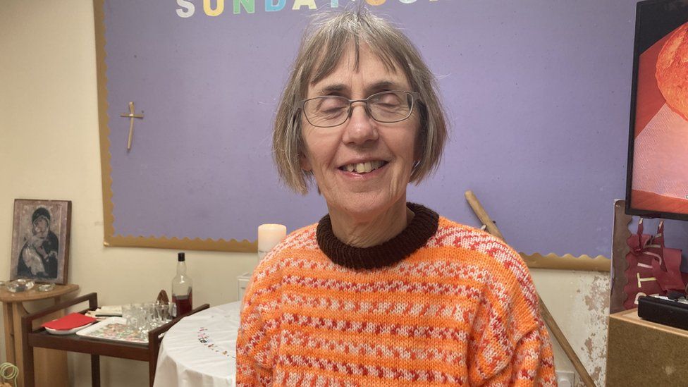 'Her' cynnal eglwys yn un o lefydd lleia' crefyddol Prydain - BBC Cymru Fyw