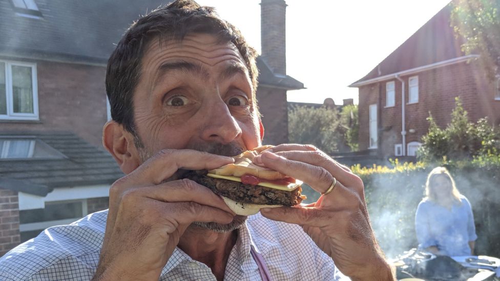 Climate change: Plan to cut carbon emissions from concerts - BBC News