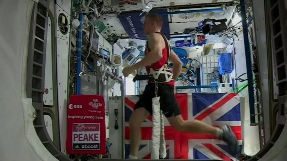 Tim Peake to control machine from International Space Station - BBC News