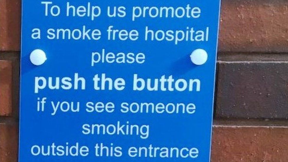 Pregnant smokers in Lincolnshire get help to quit - BBC News