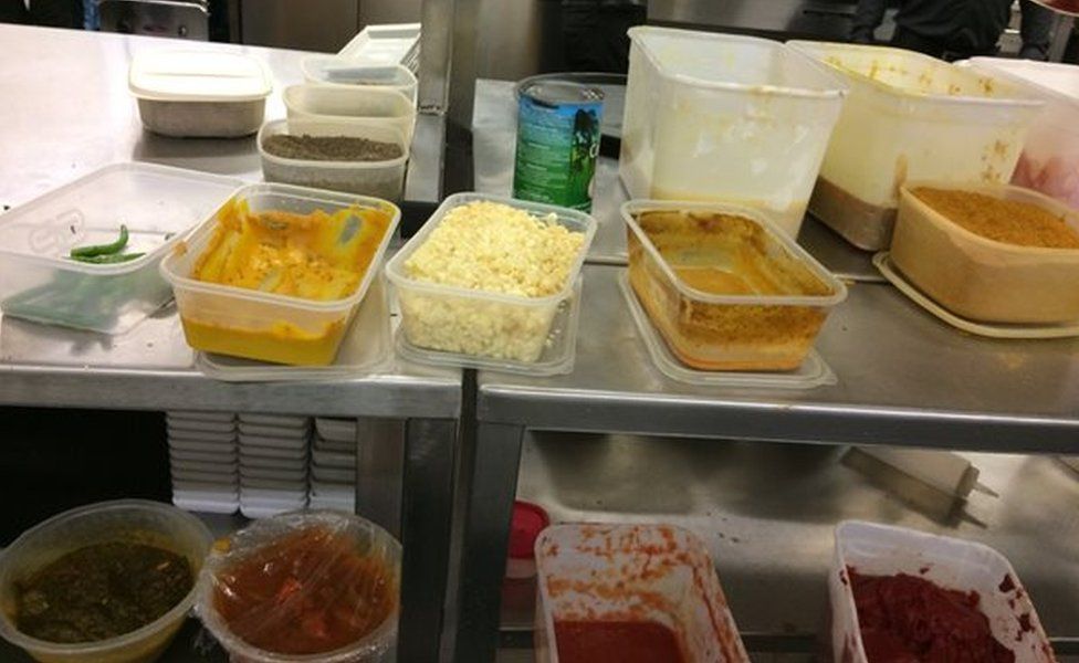 Restaurant diners abandon meals after cockroaches found - BBC News