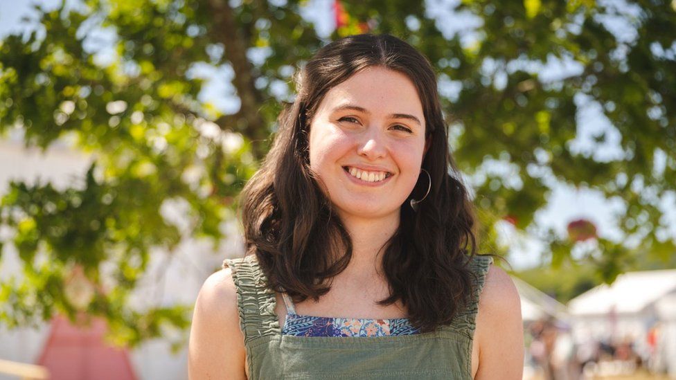 Enillwyr Ysgoloriaeth Artist Ifanc a Medal Gelf yr Urdd - BBC Cymru Fyw