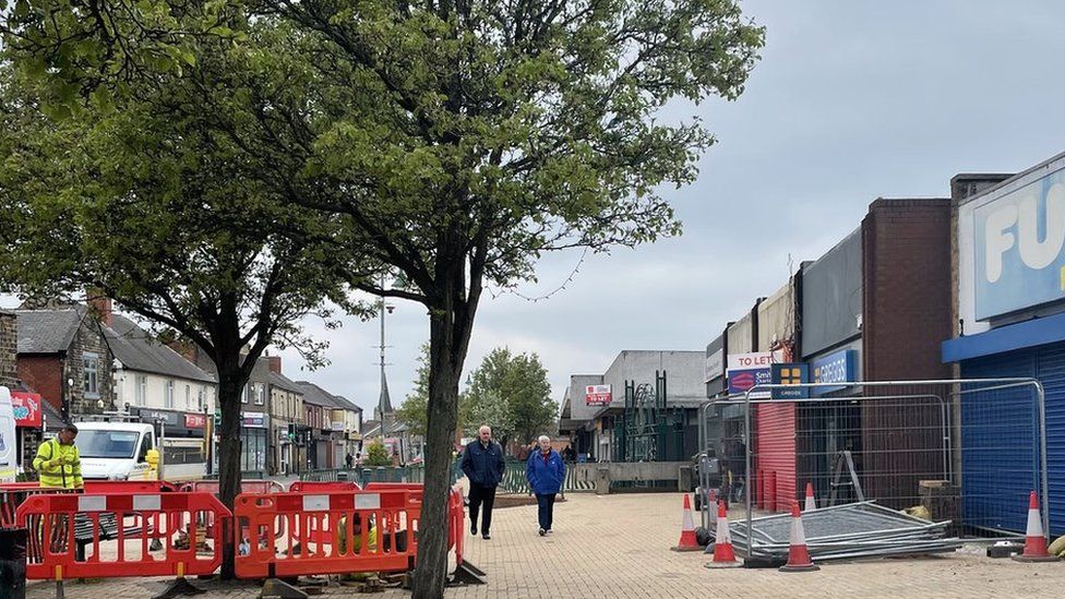 Wombwell Market: Start-up cash offered to new traders - BBC News