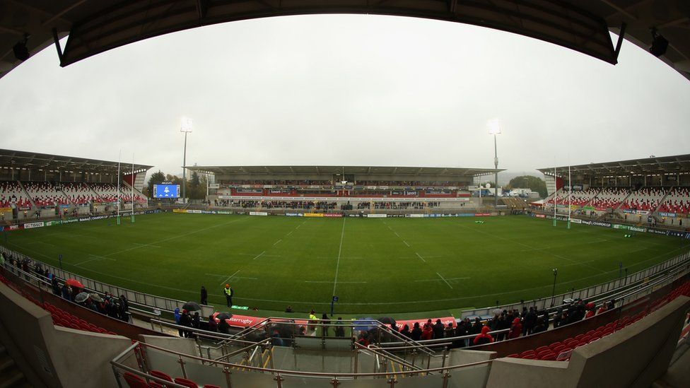 Rugby on trial: Ulster introduce behavioural classes - BBC News