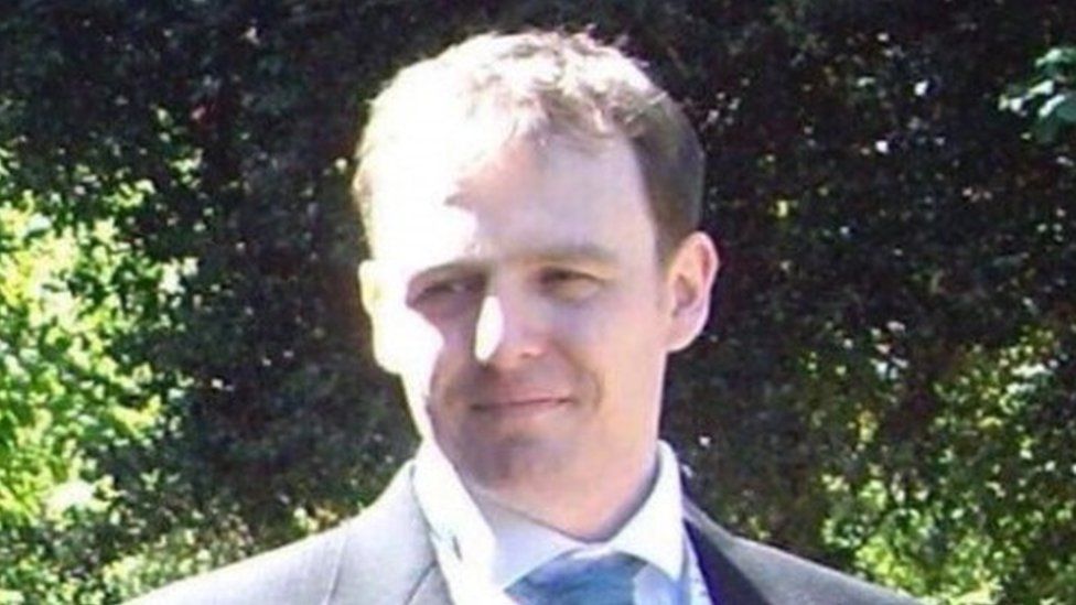 Hull street attack victim named as Scott McKay - BBC News