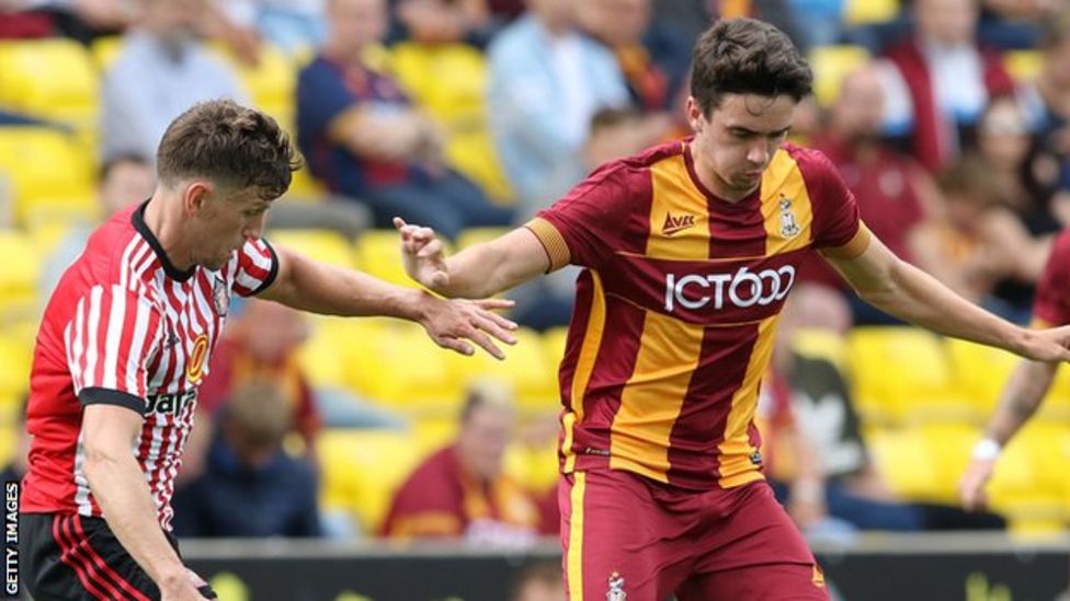 Partick Thistle sign Alex Jones after striker's Bradford exit - BBC Sport