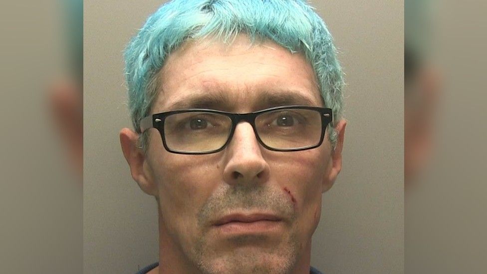 Skegness child sex abuser jailed after paedophile hunter sting - BBC News