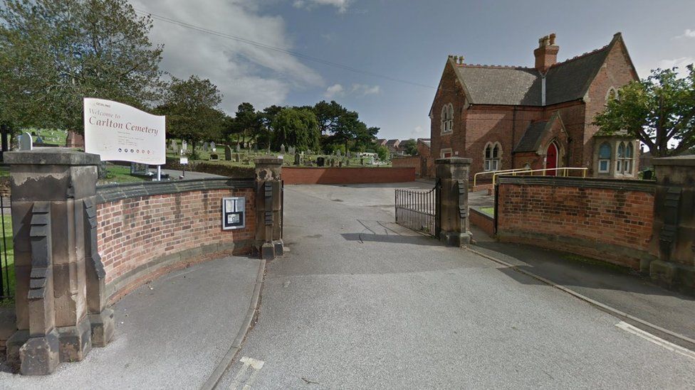 Soldier's death prompts new war memorial in Carlton - BBC News