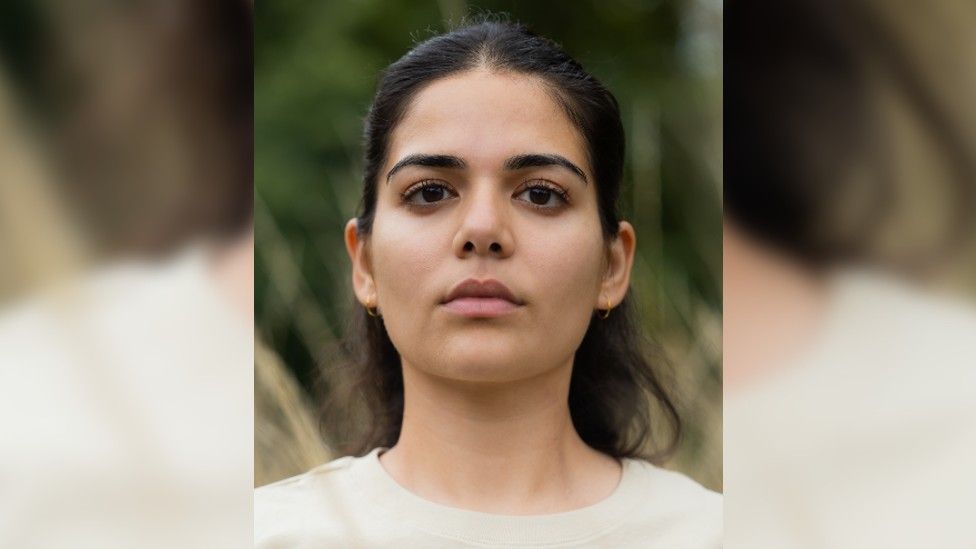 Bristol drama graduates write debut play about prison - BBC News