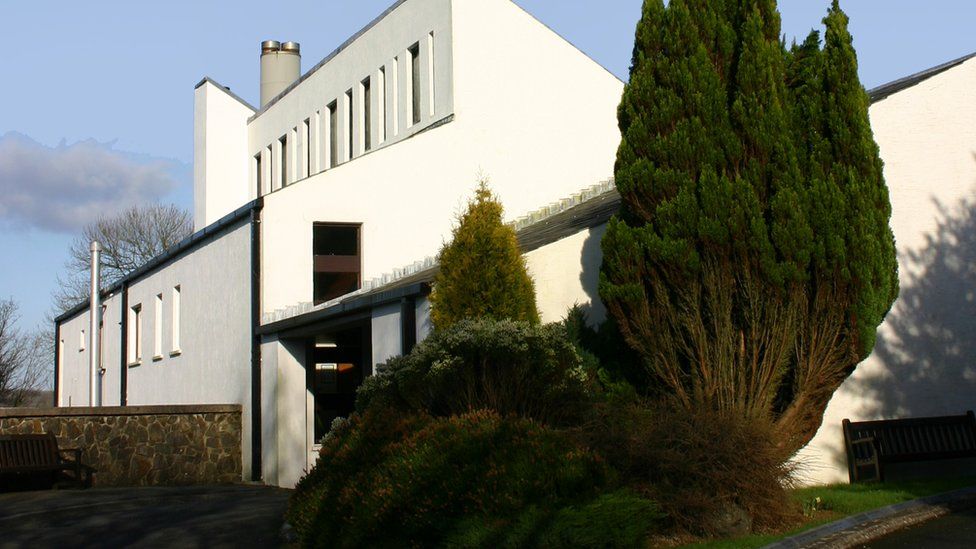 Narberth crematorium installs 'obese-sized furnace' - BBC News