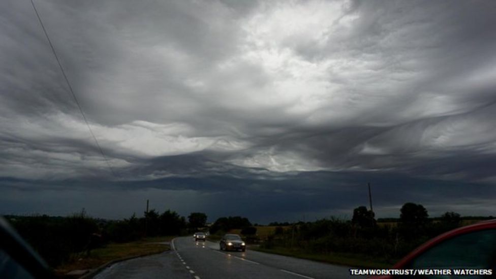 New cloud type spotted over Snowdonia - BBC Weather