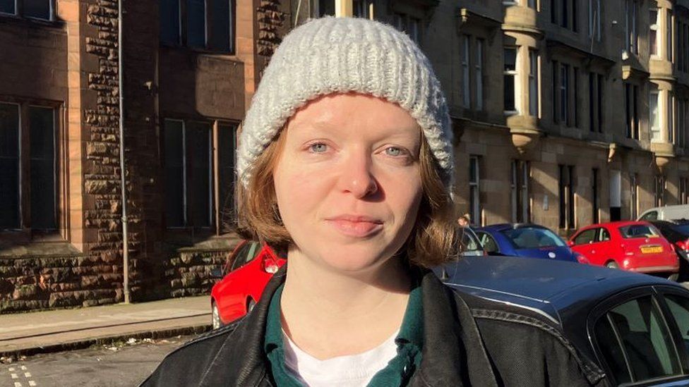 'Double-deposit' leaving first-time home buyers stuck - BBC News