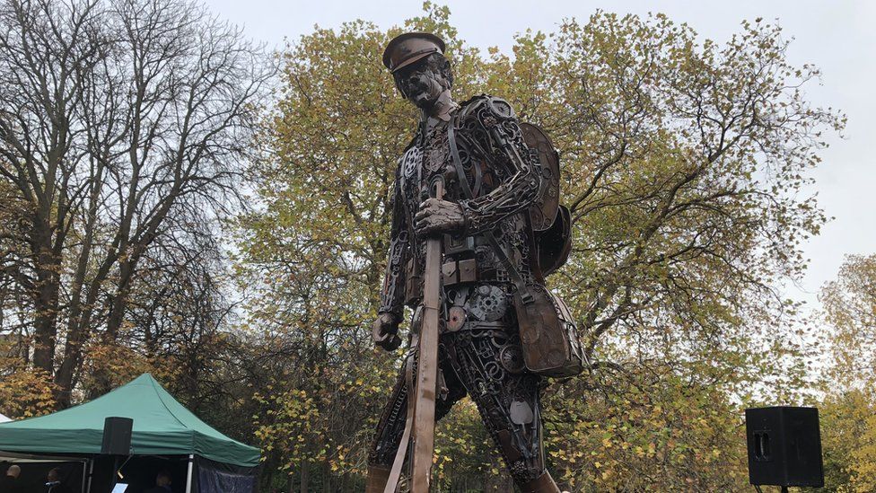World War One: Dublin's 'Haunting Soldier' marks centenary - BBC News