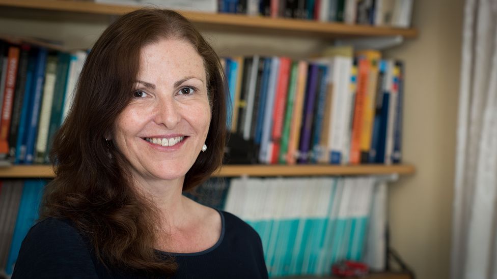 'Roedd peidio gweld y mab am 15 wythnos yn ofnadwy' - BBC Cymru Fyw