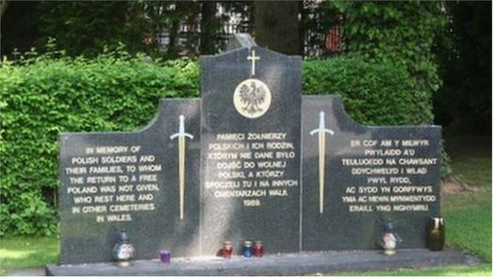 Wrexham's £1.5m Victorian cemetery improvements plan - BBC News