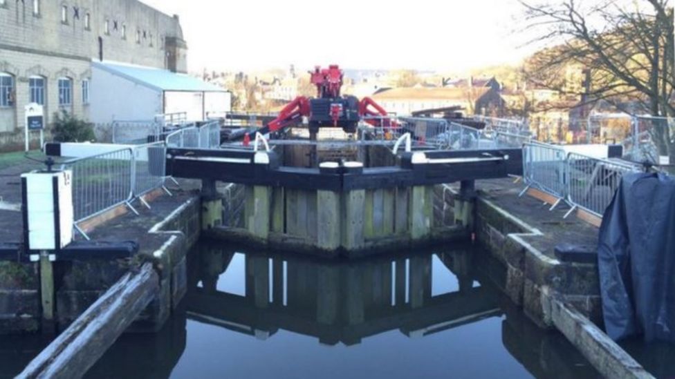 Bingley Five Rise Locks: New gates fitted on UK's steepest lock flight ...