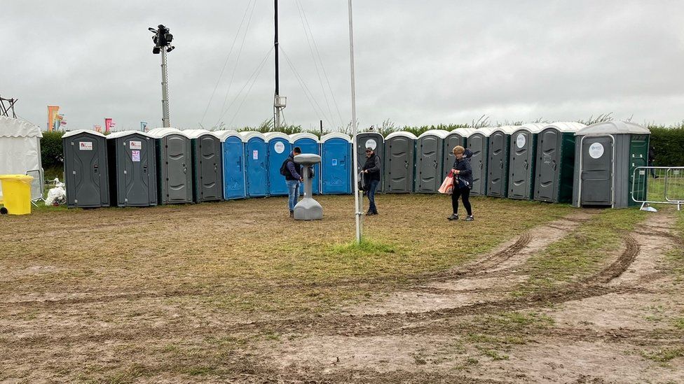 Tai bach y Maes yn 'ddigonol', medd yr Eisteddfod - BBC Cymru Fyw