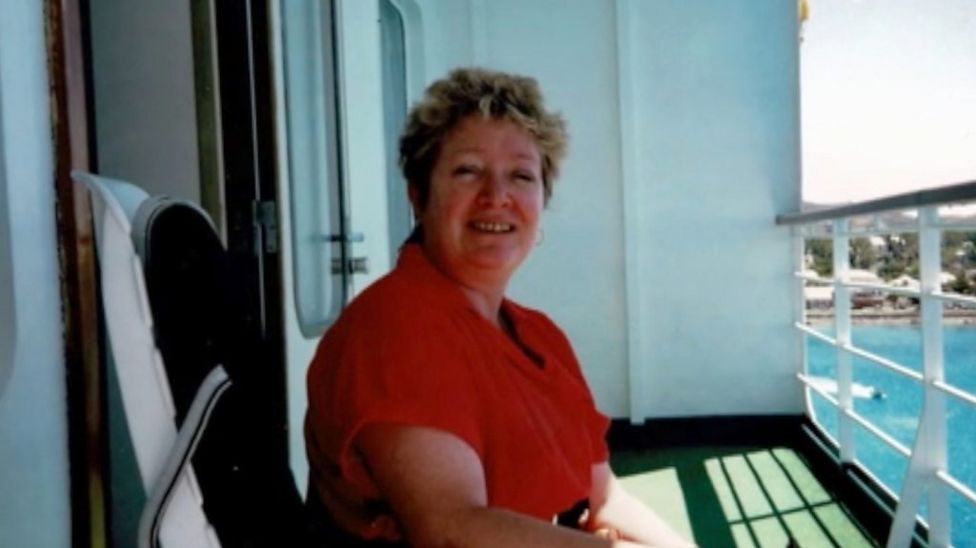 Dunstable Covid widower writes book about beloved wife - BBC News