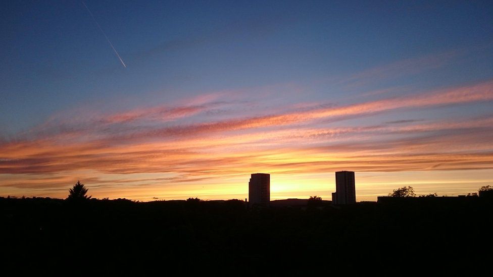 Your pictures: Stunning summer sunset swathes Scotland - BBC News
