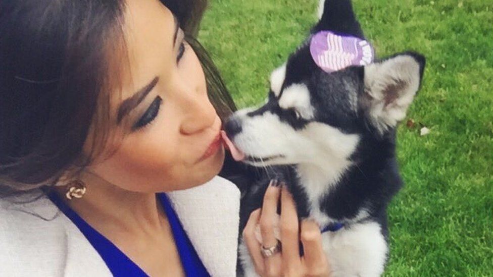 US Election: Women mark the chance to vote for a woman - BBC News