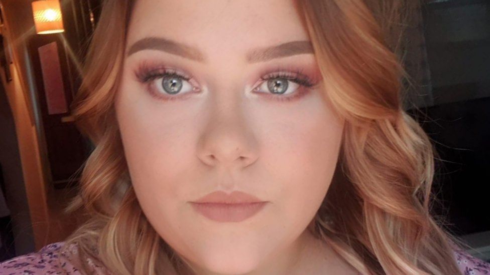 Hull Fair: Woman flung from ride 'lucky to be alive' - BBC News