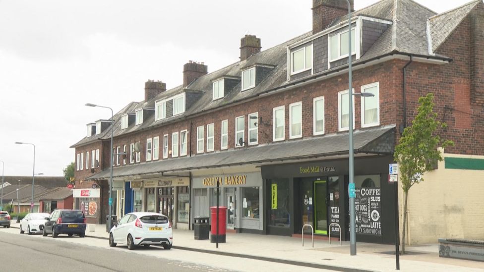 Coronavirus: Cross-border cluster contact tracing may be at end - BBC News