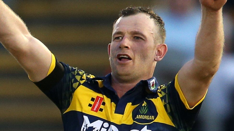 Graham Wagg yn ymestyn ei gytundeb gyda Morgannwg - BBC Cymru Fyw