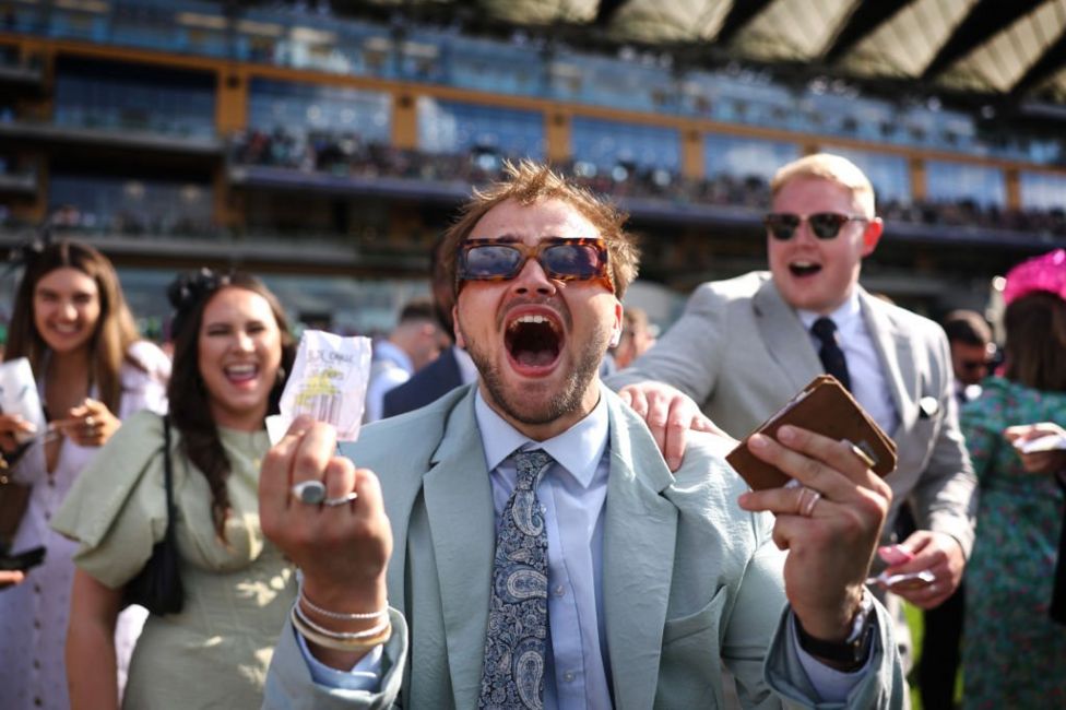 Week in pictures: 17-23 June 2023 - BBC News