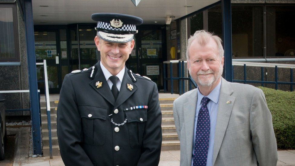 Gwent Police 'break down barriers' with ethnic groups call - BBC News