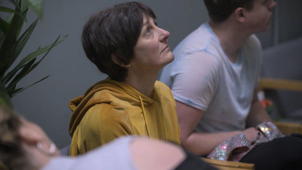 Eiry Thomas: 'Gweld y byd trwy lygaid rhywun arall' - BBC Cymru Fyw